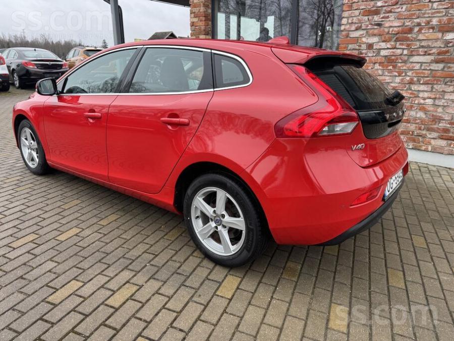 Sarkans Volvo V40 2013 Talsi, ar dzinēja tilpumu 1.60 L un nobraukumu 188 tūkst. km par 6495 €, foto 7 vietnē AUTOMOTO.COM.LV