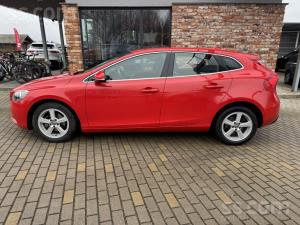 Sarkans Volvo V40 2013 Talsi, ar dzinēja tilpumu 1.60 L un nobraukumu 188 tūkst. km par 6495 €, foto 8 vietnē AUTOMOTO.COM.LV