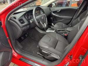 Sarkans Volvo V40 2013 Talsi, ar dzinēja tilpumu 1.60 L un nobraukumu 188 tūkst. km par 6495 €, foto 9 vietnē AUTOMOTO.COM.LV