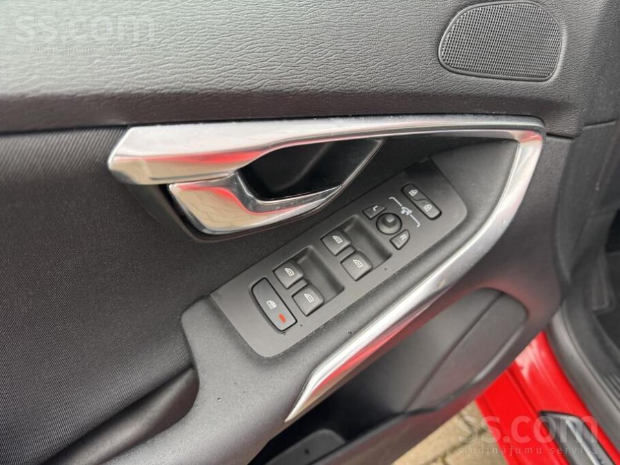Sarkans Volvo V40 2013 Talsi, ar dzinēja tilpumu 1.60 L un nobraukumu 188 tūkst. km par 6495 €, foto 10 vietnē AUTOMOTO.COM.LV