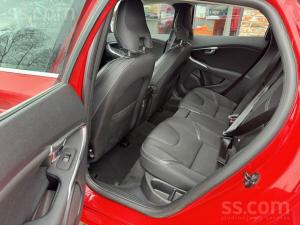 Sarkans Volvo V40 2013 Talsi, ar dzinēja tilpumu 1.60 L un nobraukumu 188 tūkst. km par 6495 €, foto 12 vietnē AUTOMOTO.COM.LV