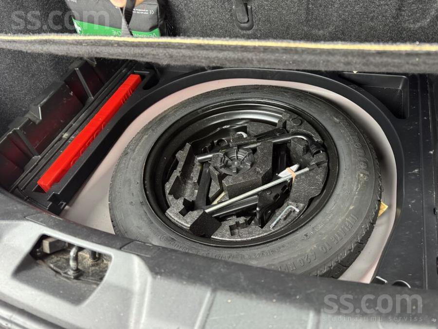 Sarkans Volvo V40 2013 Talsi, ar dzinēja tilpumu 1.60 L un nobraukumu 188 tūkst. km par 6495 €, foto 14 vietnē AUTOMOTO.COM.LV