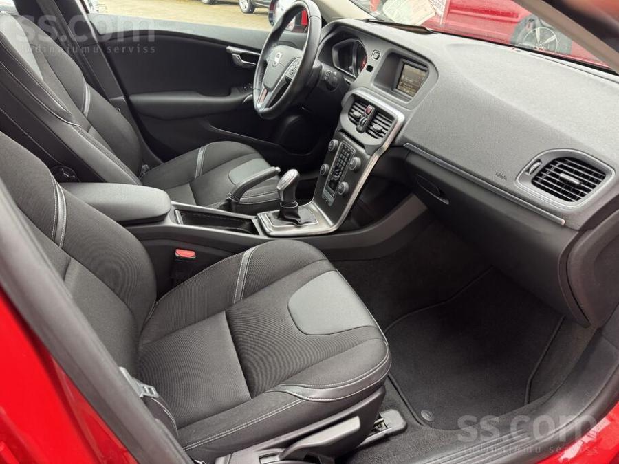 Sarkans Volvo V40 2013 Talsi, ar dzinēja tilpumu 1.60 L un nobraukumu 188 tūkst. km par 6495 €, foto 17 vietnē AUTOMOTO.COM.LV