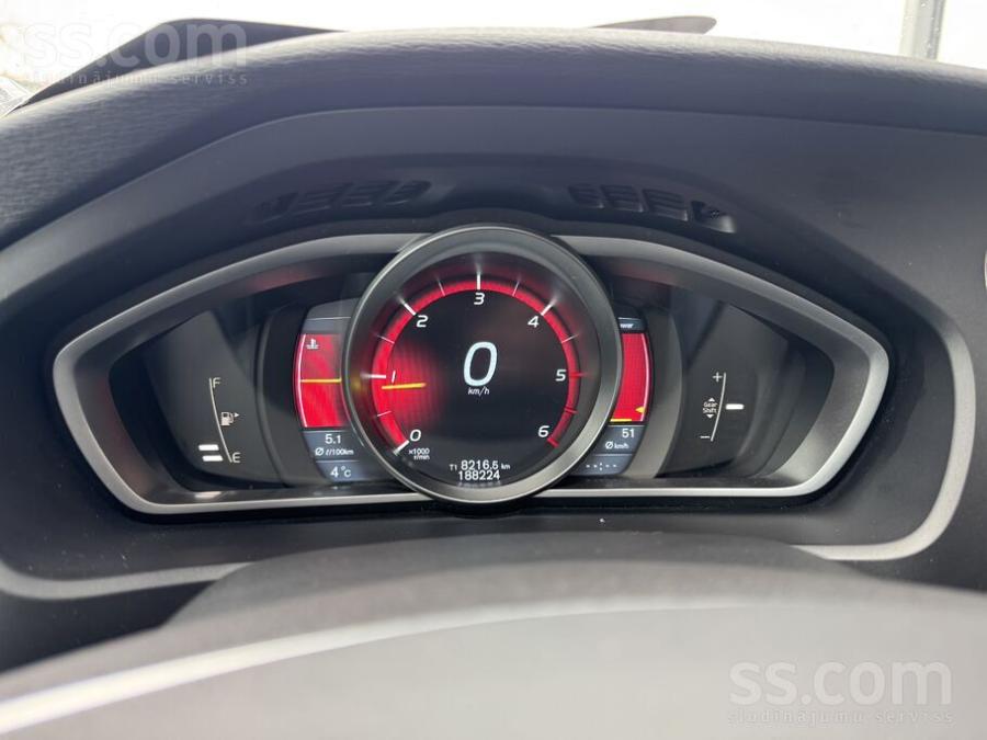 Sarkans Volvo V40 2013 Talsi, ar dzinēja tilpumu 1.60 L un nobraukumu 188 tūkst. km par 6495 €, foto 19 vietnē AUTOMOTO.COM.LV