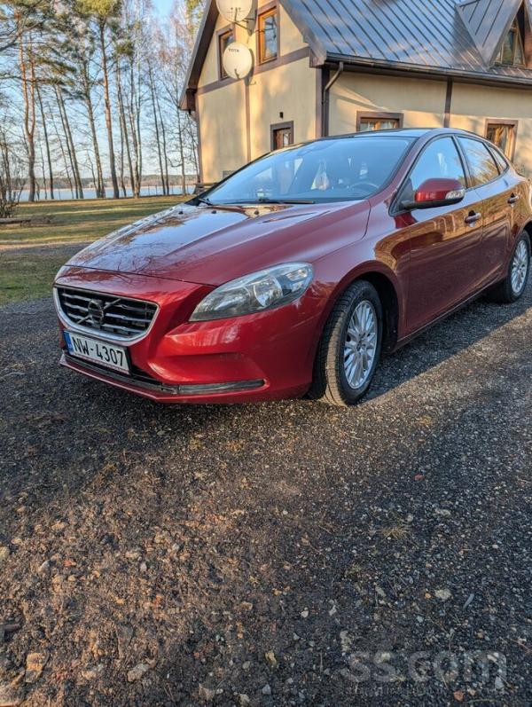 Sarkans Volvo V40 2013 Rīga, ar dzinēja tilpumu 1.60 L un nobraukumu 258 tūkst. km par 4750 €, foto 1 vietnē AUTOMOTO.COM.LV