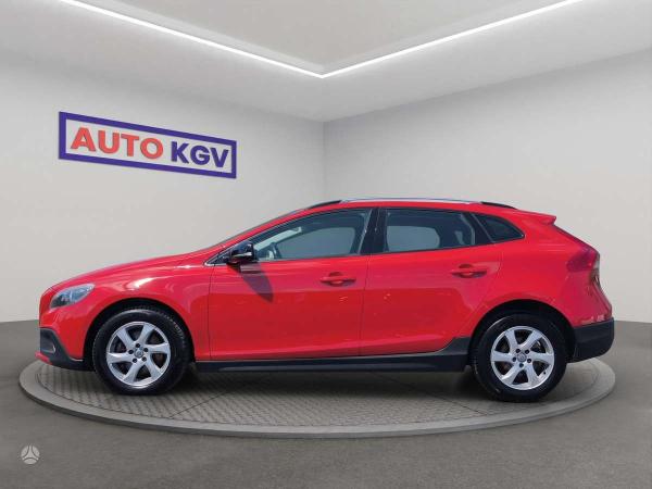 Sarkans Volvo V40 2013 Viļņa, ar dzinēja tilpumu 1.60 L un nobraukumu 329 tūkst. km par 5199 €, foto 2 vietnē AUTOMOTO.COM.LV