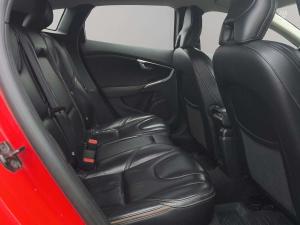 Red Volvo V40 2013 in Klaipeda, with an engine capacity of 1.60 L and mileage of 329 thousand km for 5199 €, photo 10 on AUTOMOTO.COM.LV