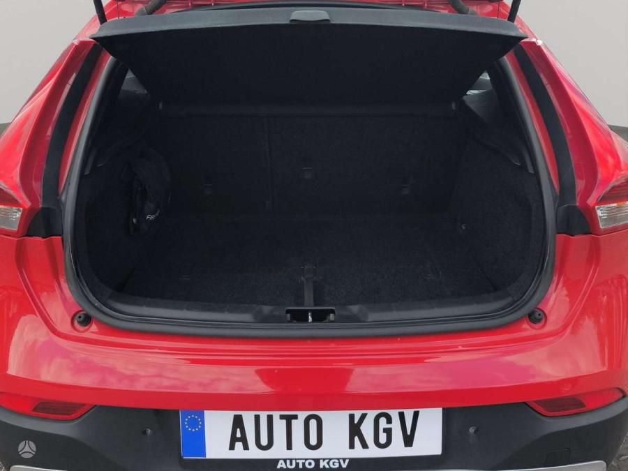 Red Volvo V40 2013 in Klaipeda, with an engine capacity of 1.60 L and mileage of 329 thousand km for 5199 €, photo 11 on AUTOMOTO.COM.LV