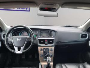 Red Volvo V40 2013 in Klaipeda, with an engine capacity of 1.60 L and mileage of 329 thousand km for 5199 €, photo 13 on AUTOMOTO.COM.LV