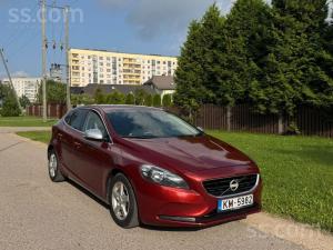 Sarkans Volvo V40 2013 Rīga, ar dzinēja tilpumu 1.60 L un nobraukumu 306 tūkst. km par 5590 €, foto  vietnē AUTOMOTO.COM.LV