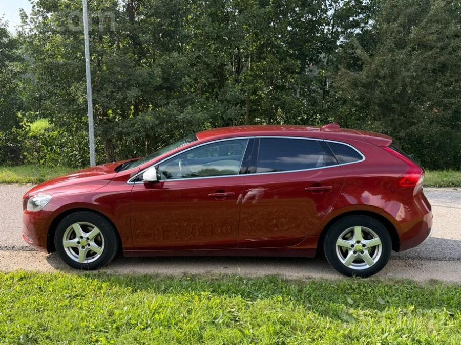 Sarkans Volvo V40 2013 Rīga, ar dzinēja tilpumu 1.60 L un nobraukumu 306 tūkst. km par 5590 €, foto 5 vietnē AUTOMOTO.COM.LV