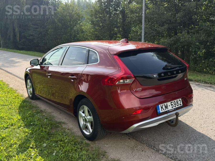 Sarkans Volvo V40 2013 Rīga, ar dzinēja tilpumu 1.60 L un nobraukumu 306 tūkst. km par 5590 €, foto 6 vietnē AUTOMOTO.COM.LV