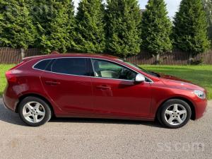 Sarkans Volvo V40 2013 Rīga, ar dzinēja tilpumu 1.60 L un nobraukumu 306 tūkst. km par 5590 €, foto 9 vietnē AUTOMOTO.COM.LV