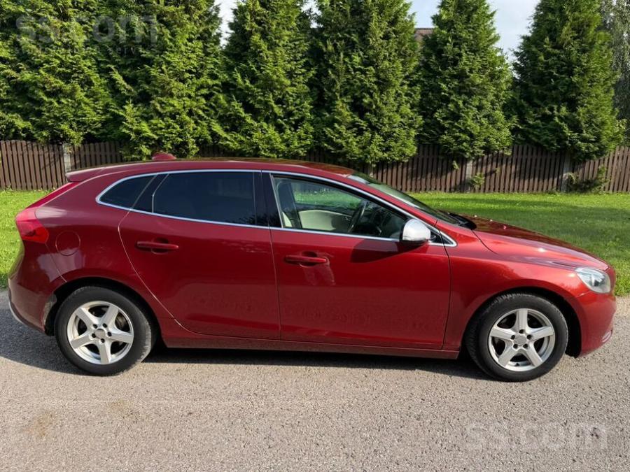 Sarkans Volvo V40 2013 Rīga, ar dzinēja tilpumu 1.60 L un nobraukumu 306 tūkst. km par 5590 €, foto 9 vietnē AUTOMOTO.COM.LV