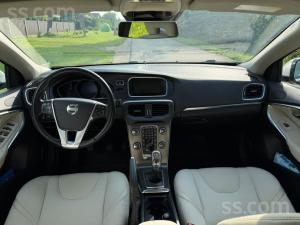 Sarkans Volvo V40 2013 Rīga, ar dzinēja tilpumu 1.60 L un nobraukumu 306 tūkst. km par 5590 €, foto 11 vietnē AUTOMOTO.COM.LV