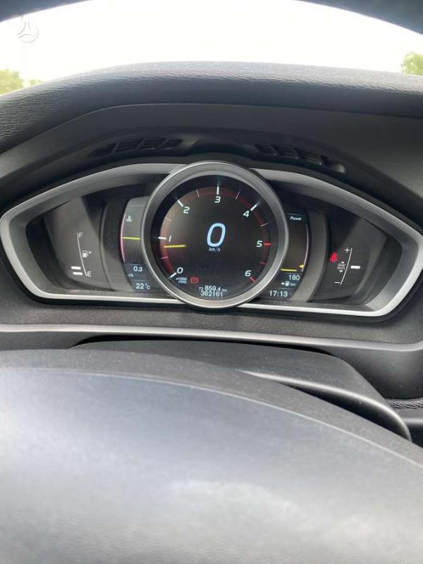 Volvo V40 2013 Viļņa vietnē Sarkans Volvo V40 2013 Viļņa, ar dzinēja tilpumu 1.98 L un nobraukumu 363 tūkst. km par 4350 €, foto 7 vietnē AUTOMOTO.COM.LV