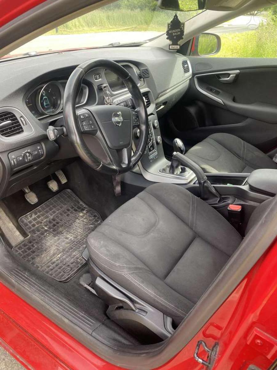 Sarkans Volvo V40 2013 Viļņa, ar dzinēja tilpumu 1.98 L un nobraukumu 363 tūkst. km par 4350 €, foto 8 vietnē AUTOMOTO.COM.LV