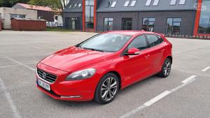 Red Volvo V40 2013 in Klaipeda, with an engine capacity of 2.00 L and mileage of 277 thousand km for 4999 €, photo 3 on AUTOMOTO.COM.LV