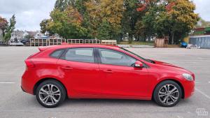 Red Volvo V40 2013 in Klaipeda, with an engine capacity of 2.00 L and mileage of 277 thousand km for 4999 €, photo 4 on AUTOMOTO.COM.LV