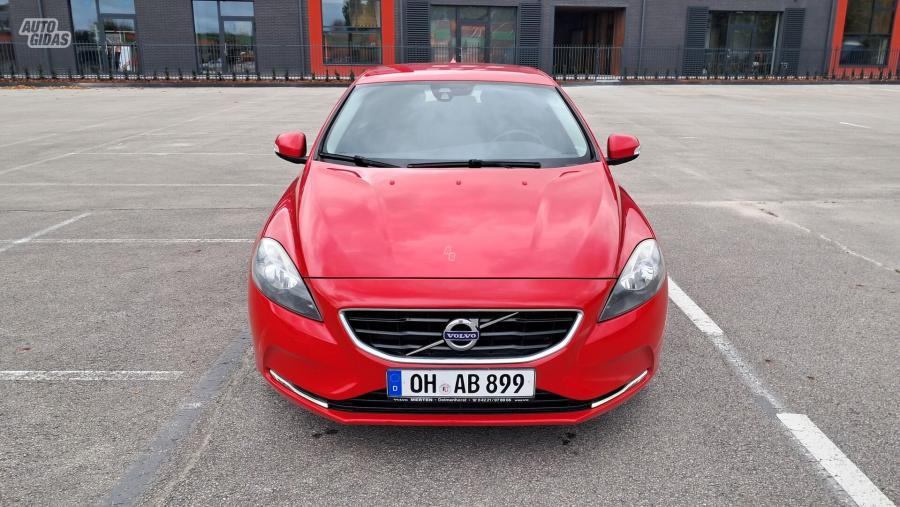 Red Volvo V40 2013 in Klaipeda, with an engine capacity of 2.00 L and mileage of 277 thousand km for 4999 €, photo 8 on AUTOMOTO.COM.LV