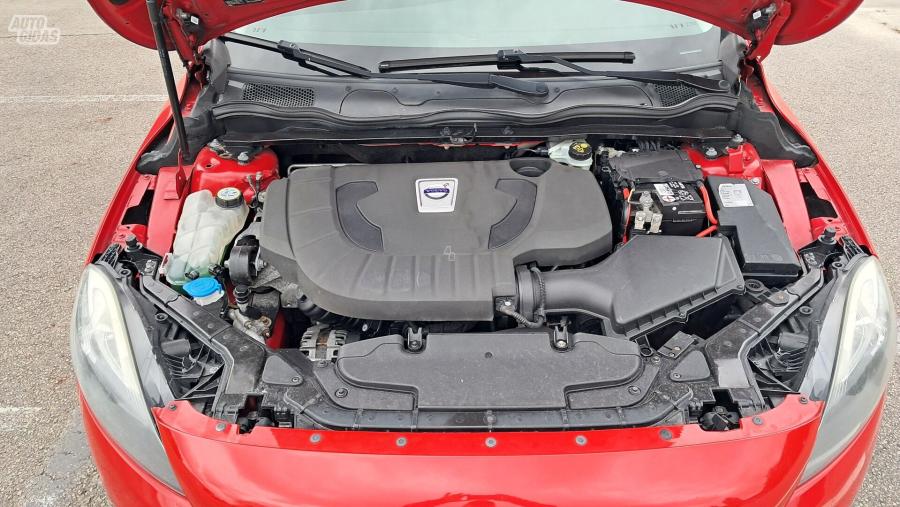 Red Volvo V40 2013 in Klaipeda, with an engine capacity of 2.00 L and mileage of 277 thousand km for 4999 €, photo 12 on AUTOMOTO.COM.LV
