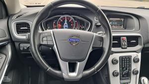 Red Volvo V40 2013 in Klaipeda, with an engine capacity of 2.00 L and mileage of 277 thousand km for 4999 €, photo 15 on AUTOMOTO.COM.LV