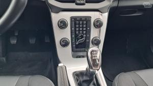 Red Volvo V40 2013 in Klaipeda, with an engine capacity of 2.00 L and mileage of 277 thousand km for 4999 €, photo 16 on AUTOMOTO.COM.LV