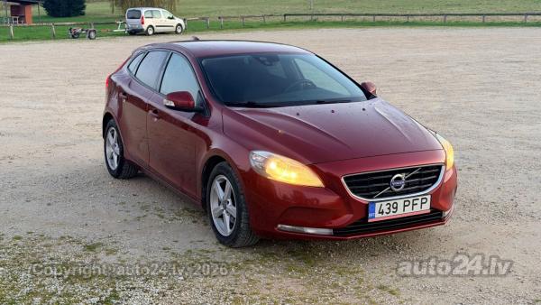 Red Volvo V40 2013 in Tallinn, with an engine capacity of 1.60 L and mileage of 271 thousand km for 6299 €, photo 1 on AUTOMOTO.COM.LV