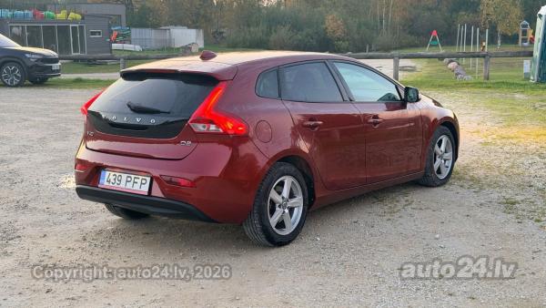 Red Volvo V40 2013 in Tallinn, with an engine capacity of 1.60 L and mileage of 271 thousand km for 6299 €, photo 3 on AUTOMOTO.COM.LV