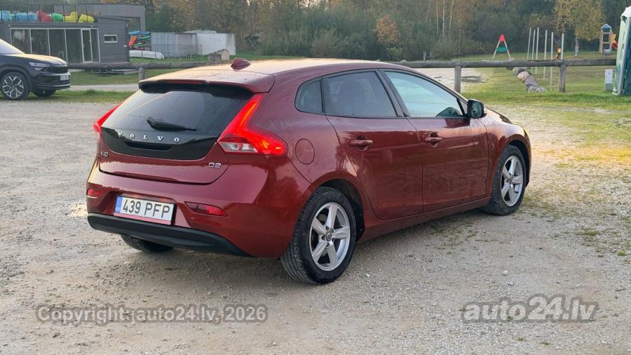 Red Volvo V40 2013 in Tallinn, with an engine capacity of 1.60 L and mileage of 271 thousand km for 6299 €, photo 3 on AUTOMOTO.COM.LV