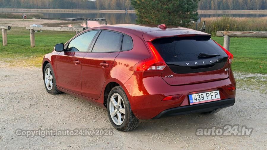 Red Volvo V40 2013 in Tallinn, with an engine capacity of 1.60 L and mileage of 271 thousand km for 6299 €, photo 4 on AUTOMOTO.COM.LV