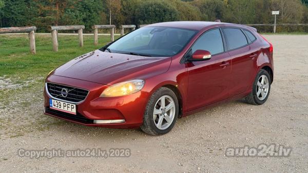 Red Volvo V40 2013 in Tallinn, with an engine capacity of 1.60 L and mileage of 271 thousand km for 6299 €, photo 5 on AUTOMOTO.COM.LV