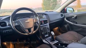 Red Volvo V40 2013 in Tallinn, with an engine capacity of 1.60 L and mileage of 271 thousand km for 6299 €, photo 13 on AUTOMOTO.COM.LV