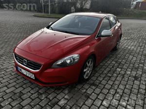 Red Volvo V40 2014 in Dobele, with an engine capacity of 2.00 L and mileage of 296 thousand km for 8000 €, photo 2 on AUTOMOTO.COM.LV