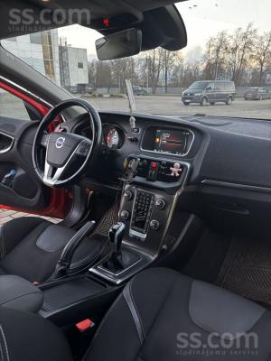 Red Volvo V40 2014 in Dobele, with an engine capacity of 2.00 L and mileage of 296 thousand km for 8000 €, photo 5 on AUTOMOTO.COM.LV