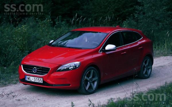 Red Volvo V40 2014 in Dobele, with an engine capacity of 2.00 L and mileage of 296 thousand km for 8000 €, photo 6 on AUTOMOTO.COM.LV