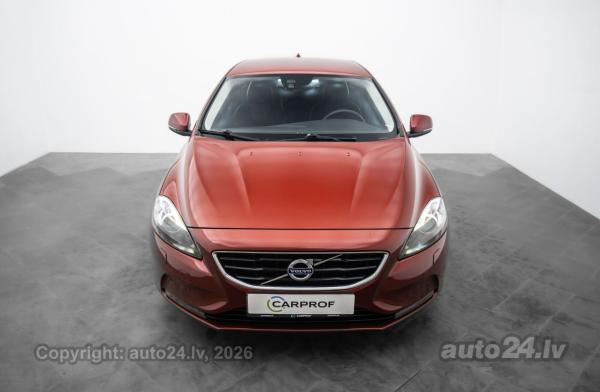 Red Volvo V40 2014 in Tallinn, with an engine capacity of 1.60 L and mileage of 257 thousand km for 8999 €, photo 2 on AUTOMOTO.COM.LV