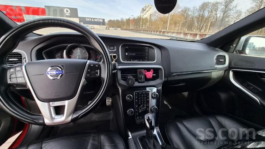 Sarkans Volvo V40 2014 Rīga, ar dzinēja tilpumu 2.00 L un nobraukumu 291 tūkst. km par 7550 €, foto 5 vietnē AUTOMOTO.COM.LV