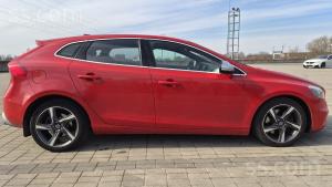 Sarkans Volvo V40 2014 Rīga, ar dzinēja tilpumu 2.00 L un nobraukumu 291 tūkst. km par 7550 €, foto 7 vietnē AUTOMOTO.COM.LV