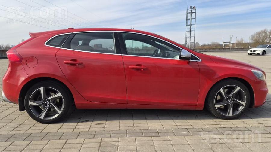 Sarkans Volvo V40 2014 Rīga, ar dzinēja tilpumu 2.00 L un nobraukumu 291 tūkst. km par 7550 €, foto 7 vietnē AUTOMOTO.COM.LV