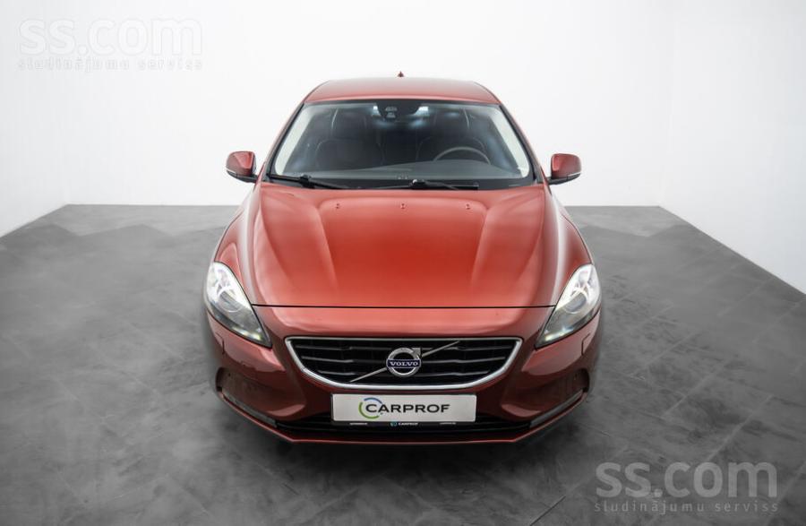 Red Volvo V40 2014 in Riga, with an engine capacity of 1.60 L and mileage of 257 thousand km for 7699 €, photo 3 on AUTOMOTO.COM.LV