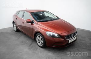 Red Volvo V40 2014 in Riga, with an engine capacity of 1.60 L and mileage of 257 thousand km for 7699 €, photo 4 on AUTOMOTO.COM.LV