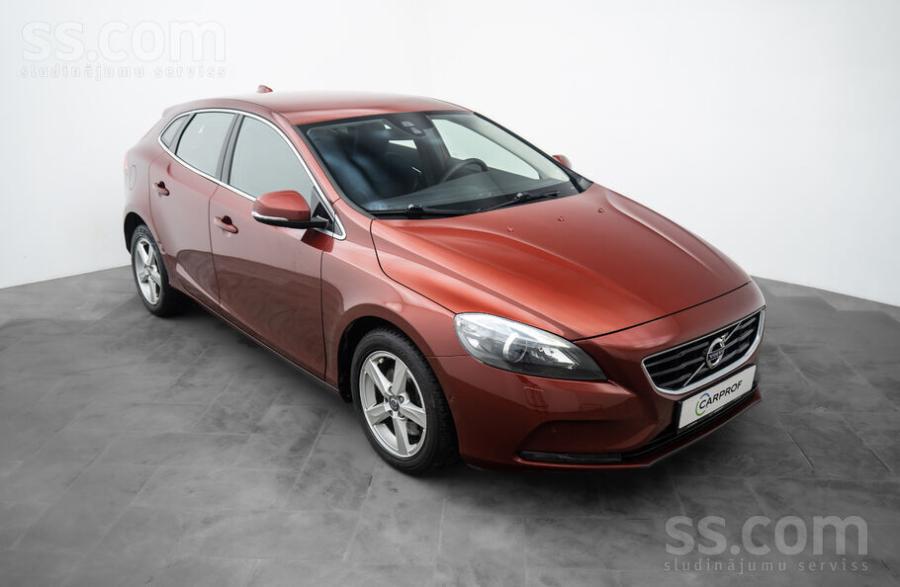 Red Volvo V40 2014 in Riga, with an engine capacity of 1.60 L and mileage of 257 thousand km for 7699 €, photo 4 on AUTOMOTO.COM.LV
