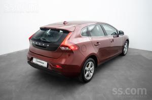 Red Volvo V40 2014 in Riga, with an engine capacity of 1.60 L and mileage of 257 thousand km for 7699 €, photo 5 on AUTOMOTO.COM.LV
