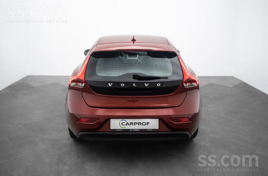 Red Volvo V40 2014 in Riga, with an engine capacity of 1.60 L and mileage of 257 thousand km for 7699 €, photo 6 on AUTOMOTO.COM.LV