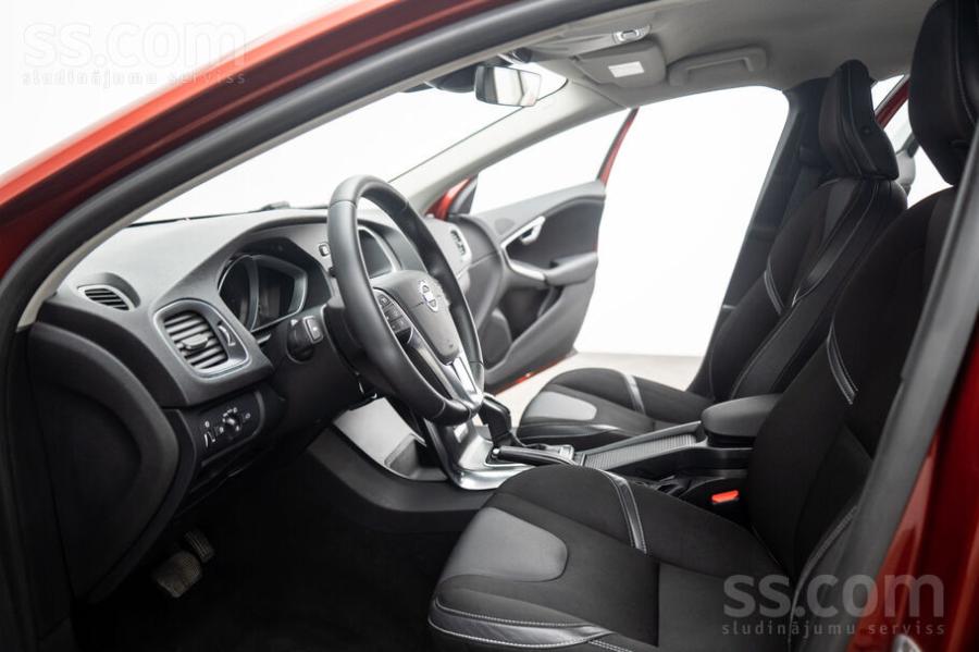 Red Volvo V40 2014 in Riga, with an engine capacity of 1.60 L and mileage of 257 thousand km for 7699 €, photo 8 on AUTOMOTO.COM.LV