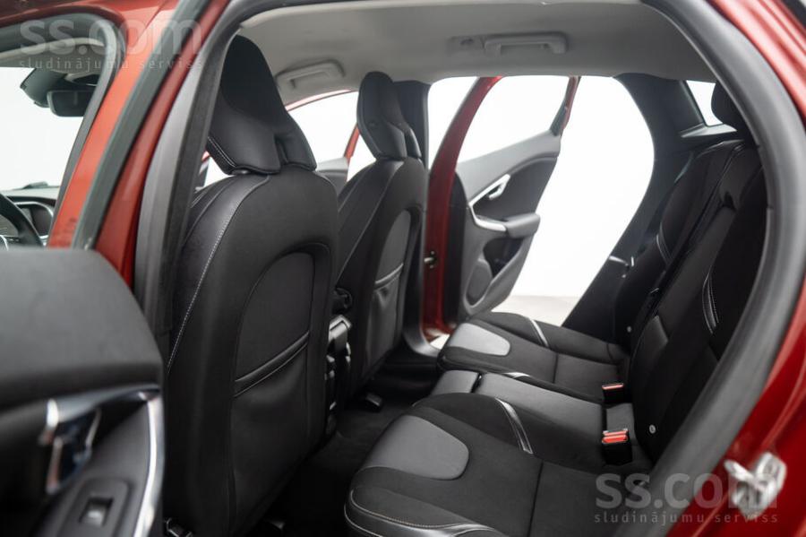 Red Volvo V40 2014 in Riga, with an engine capacity of 1.60 L and mileage of 257 thousand km for 7699 €, photo 9 on AUTOMOTO.COM.LV