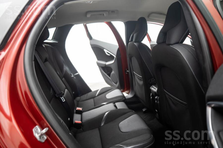 Red Volvo V40 2014 in Riga, with an engine capacity of 1.60 L and mileage of 257 thousand km for 7699 €, photo 10 on AUTOMOTO.COM.LV