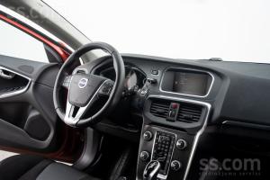 Red Volvo V40 2014 in Riga, with an engine capacity of 1.60 L and mileage of 257 thousand km for 7699 €, photo 12 on AUTOMOTO.COM.LV