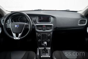 Red Volvo V40 2014 in Riga, with an engine capacity of 1.60 L and mileage of 257 thousand km for 7699 €, photo 13 on AUTOMOTO.COM.LV